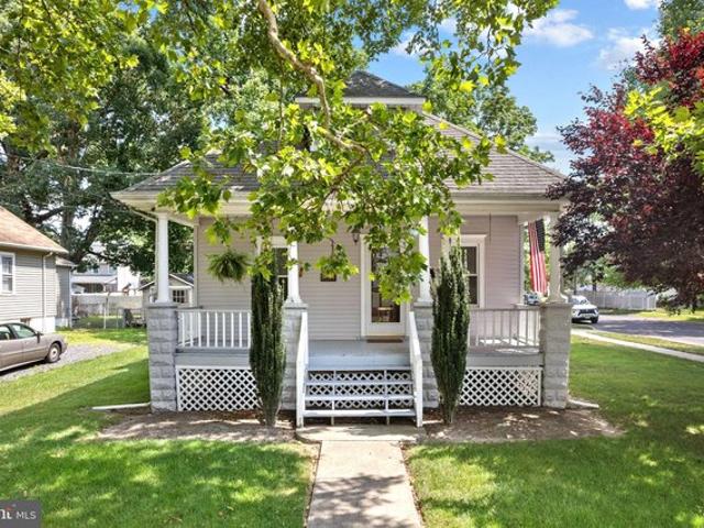 140 Albany Ave, Barrington, NJ 08007