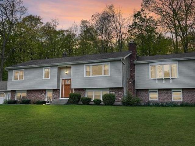 140 Alden Dr, Guilford, CT 06437