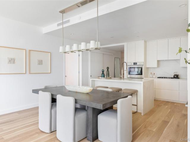 140 Boardwalk 809B