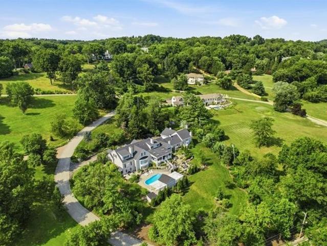 140 Glen Laurel Ln, Pittsburgh, PA 15238
