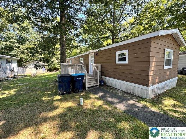 140 Green Mountain Dr, Middle Smithfield Township, PA 18302