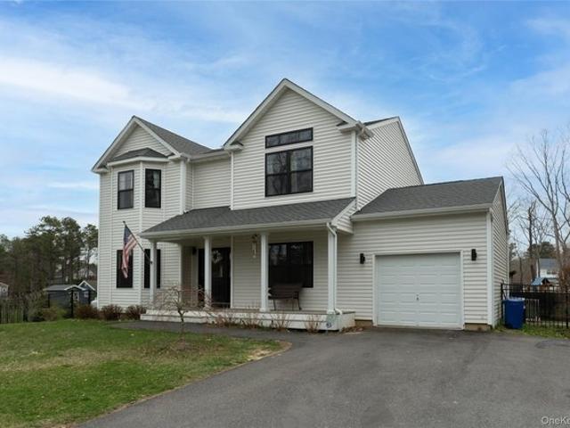 140 Gull Dip Rd, Ridge, NY 11961