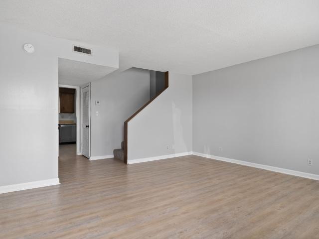 140 Darlene Dr # 8