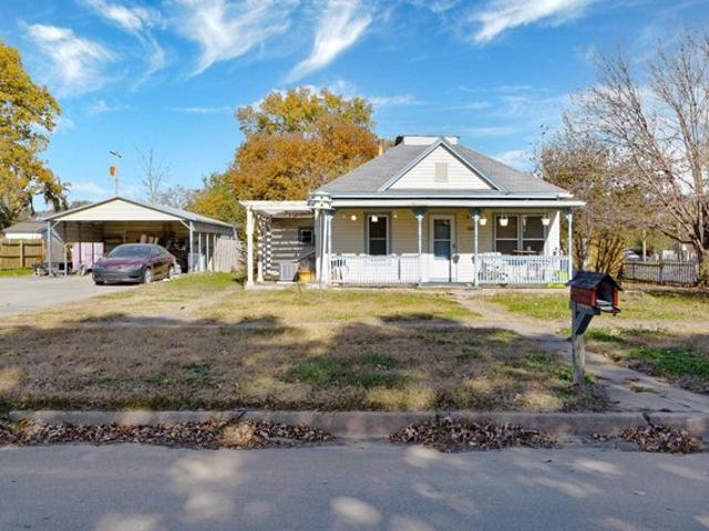 140 E 13th St, Junction City, KS 66441
