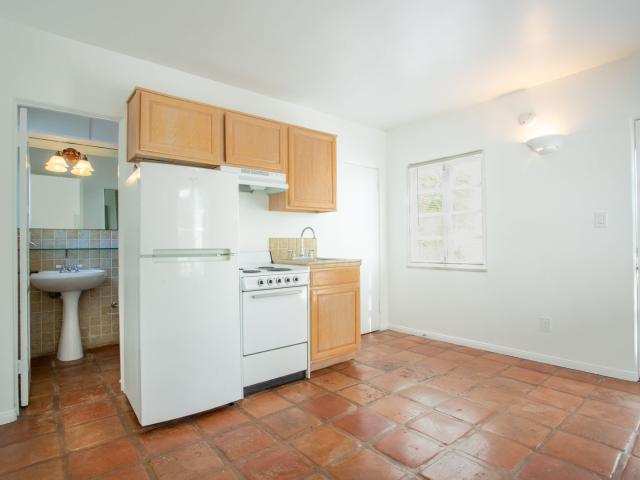 140 E. Tamarisk Road