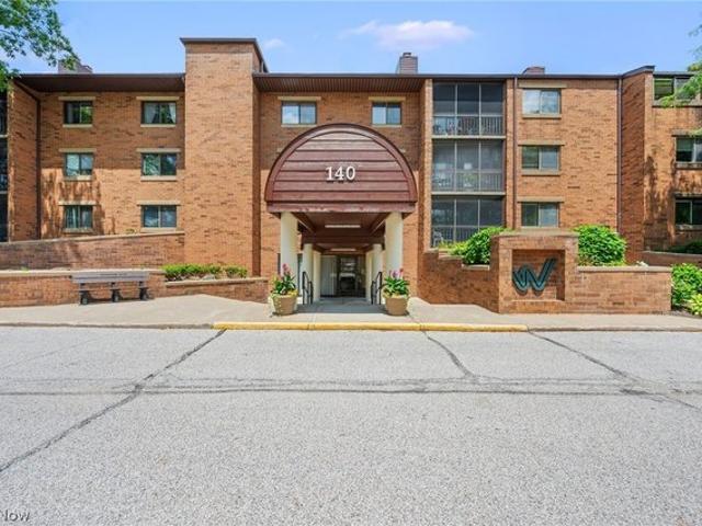 140 Fox Hollow Dr Unit 203C, Mayfield Heights, OH 44124