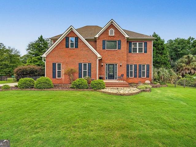 140 Farr Lake Dr, Tyrone, GA 30290