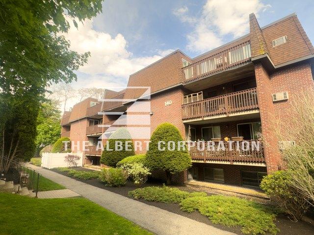 140 Kenrick St Apt 17, Boston, MA 02135