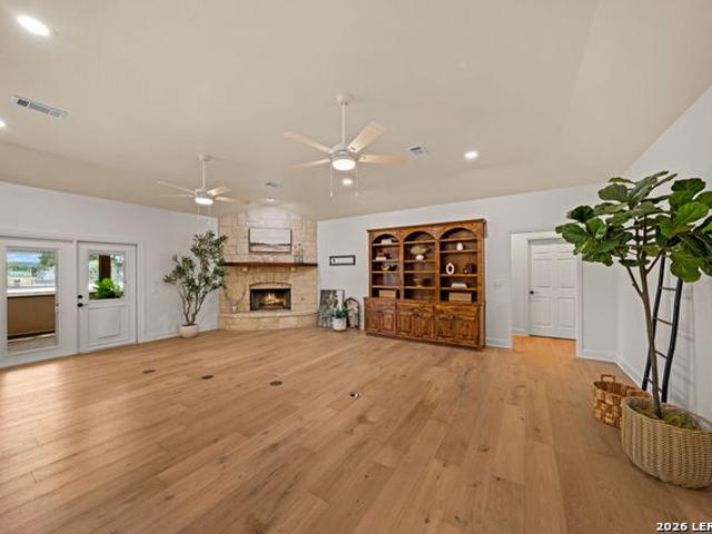 140 Oak Hampton Trail