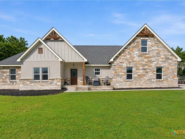 140 Oak Springs Dr, Seguin, TX 78155
