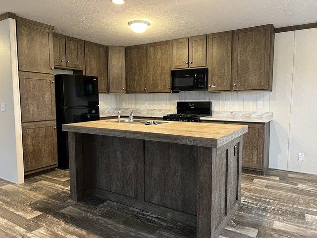 140 Oak Unit 140, Highland, MI 48357