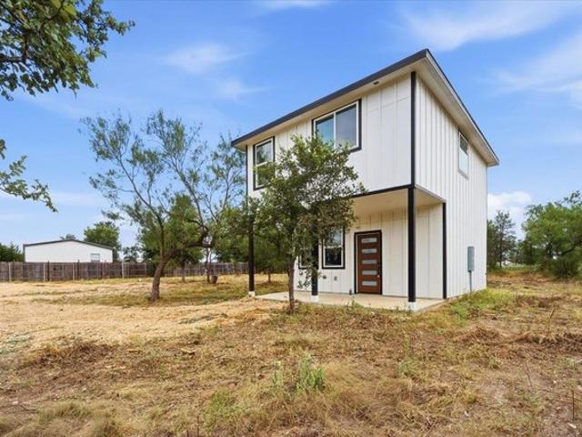 140 Lobo Ln, Cedar Creek, TX 78612