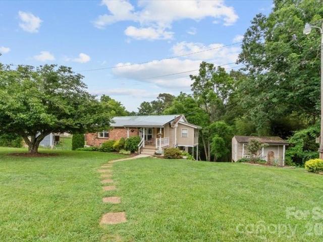 140 Locust Grove Rd, Weaverville, NC 28787