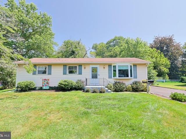 140 Longshore Ave, Yardley, PA 19067