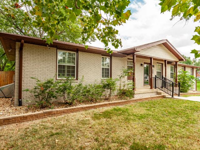140 La Plaza Dr