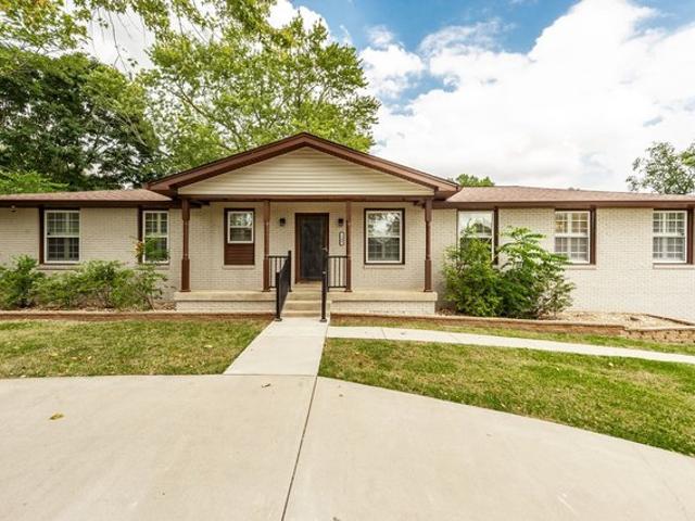 140 LA Plaza Dr, Hendersonville, TN 37075