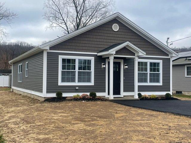 140 Lake Ave, Bristol, CT 06010