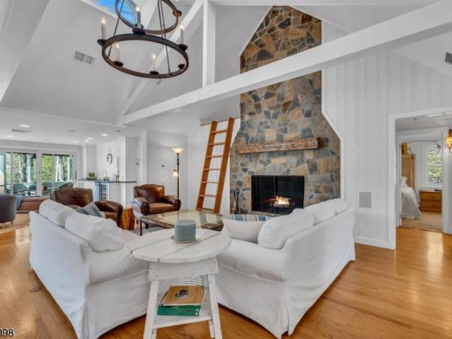 140 Lake End Rd, Newfoundland, NJ 07435 | MLS #4022