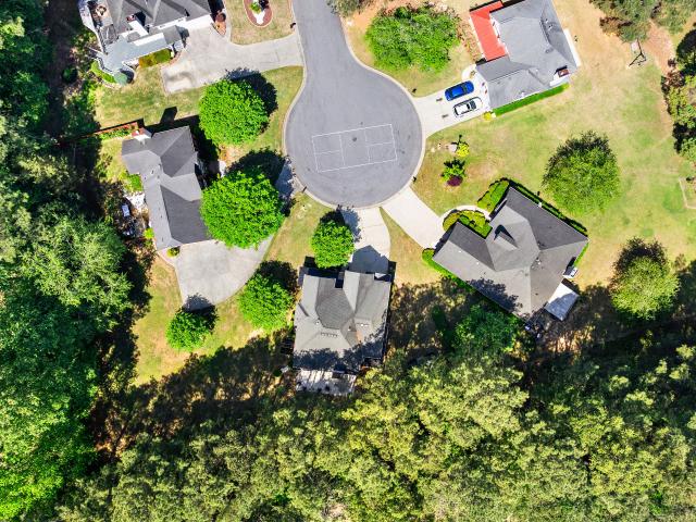 140 Lakeside Court