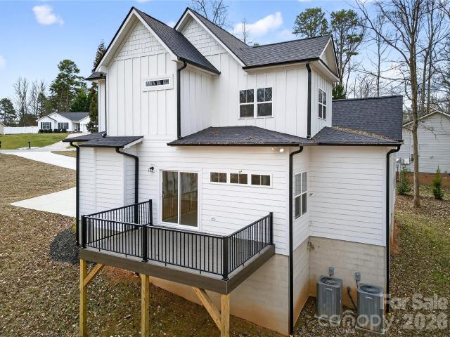 140 Meadowfall Lane