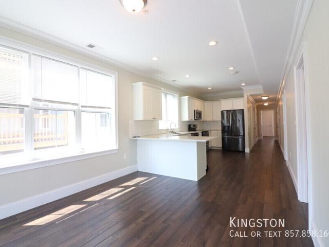 140 Minden St 4 beds, 2 full baths