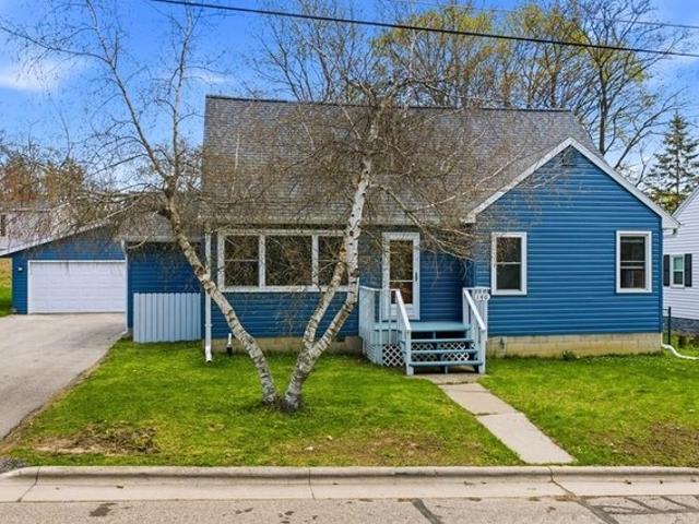 140 N 8th Pl, Sturgeon Bay, WI 54235