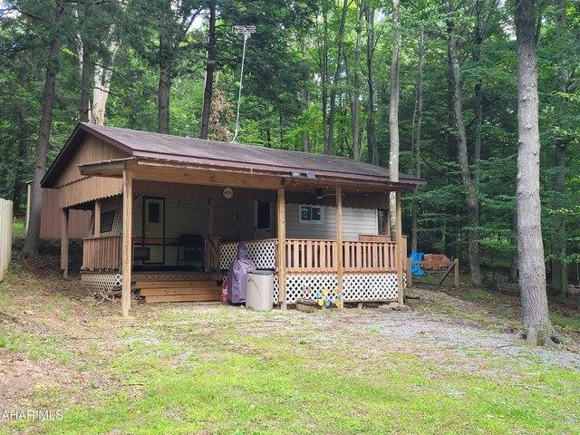 140 N Crescent Dr, Flinton, PA 16640