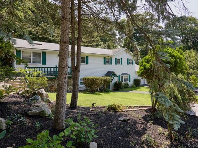 140 Nardin Rd, Lake Peekskill, NY 10537