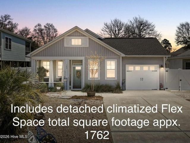 140 NE 16th St, Oak Island, NC 28465