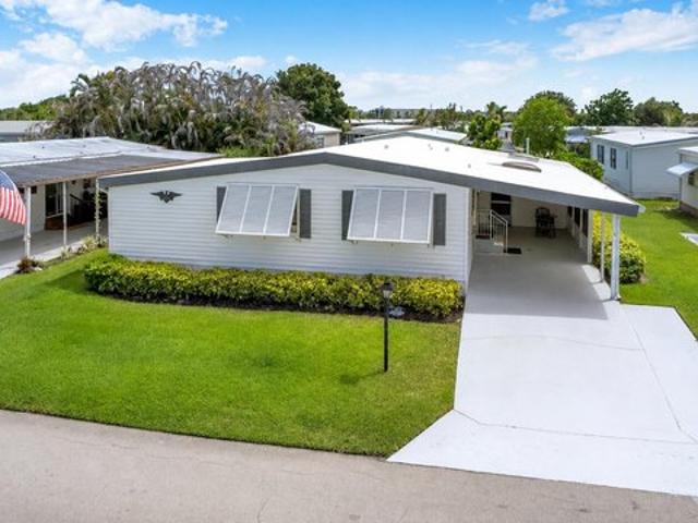140 NE Pinelake Village Blvd, Jensen Beach, FL 34957