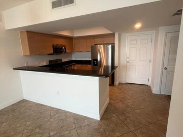 140 S Dixie Hwy Apt 525, Hollywood, FL 33020