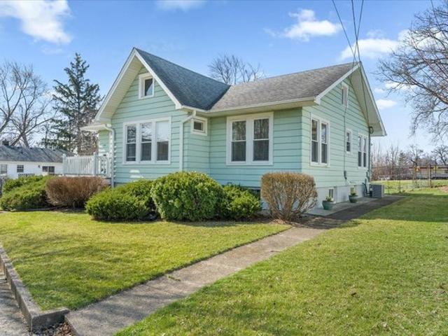 140 S Oriole Trl, Crystal Lake, IL 60014