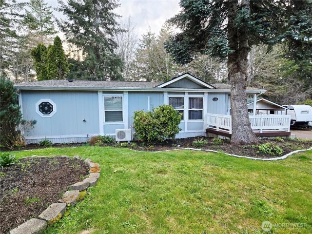 140 SE Fuchsia Avenue