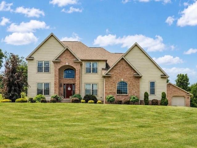 140 Skyview Dr, New Castle, PA 16102