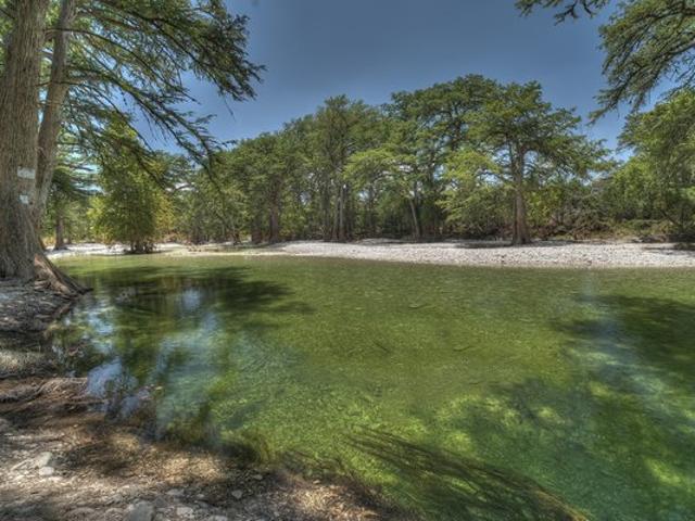 140 Patterson Dr, Leakey, TX 78873