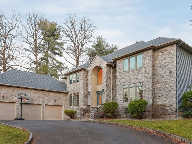 140 Parlin Ln