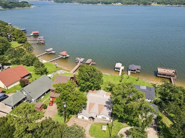 140 Pin Oak Dr, Mabank, TX 75156