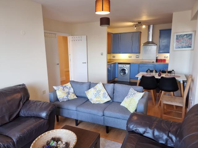 140 Queen Street, Cardiff CF10, 2 bed flat to rent, £1,250 pcm | PrimeLocation