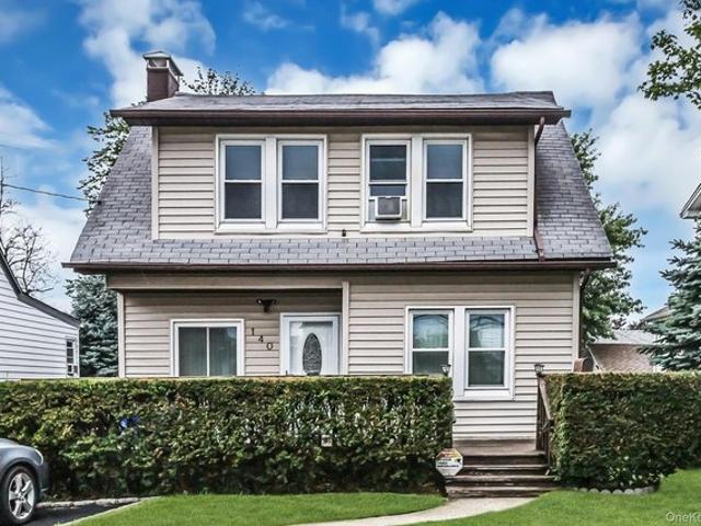 140 Rockaway Pkwy, Valley Stream, NY 11580