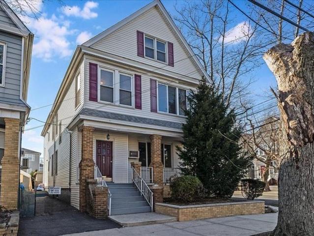 140 W 9th St, Bayonne, NJ 07002