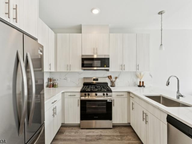 140 W Webster Ave # 112