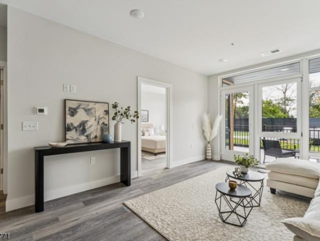 140 W Webster Ave # 114