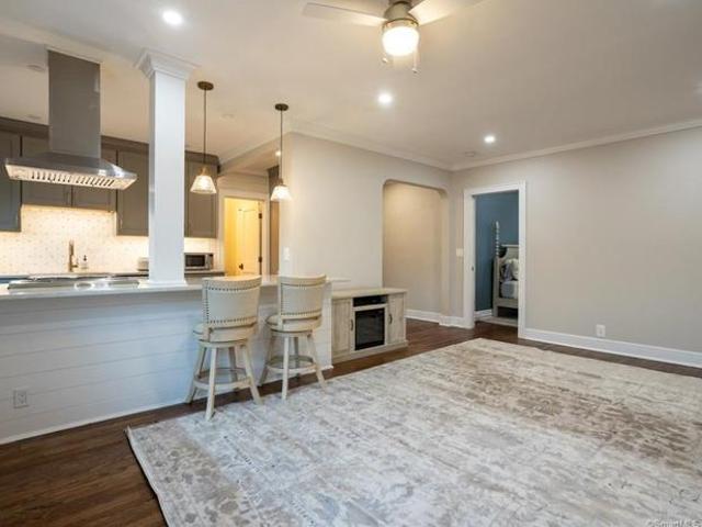 140 Woodside Green St #1A Stamford, CT 06901