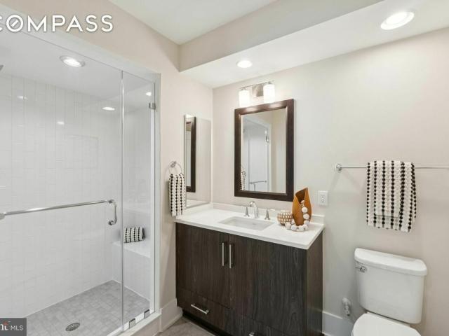 140 Winsome Cir, Bethesda, MD