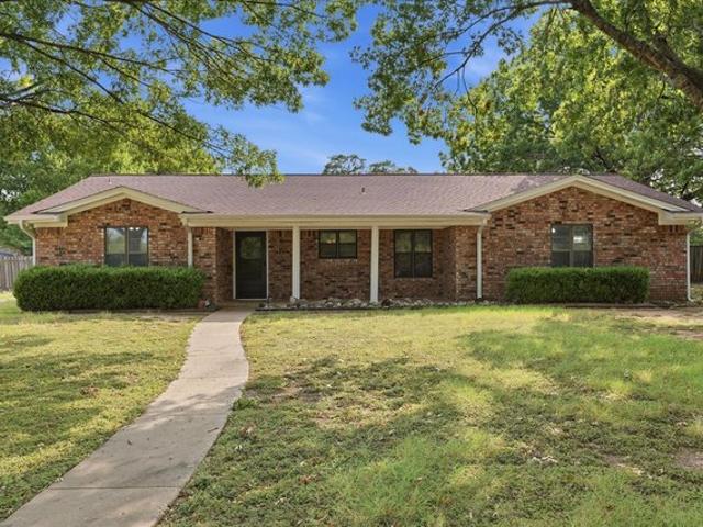 140 Towne West Dr, Lorena, TX 76655