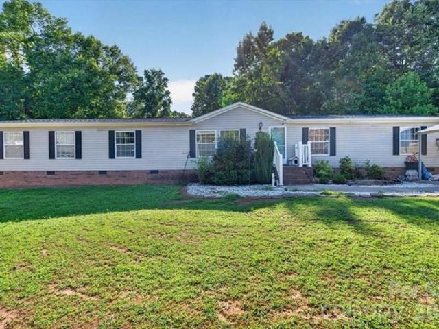 140 Teak Dr, Statesville, NC 28625