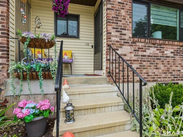 140 Thompson St Apt 4E, East Haven, CT 06513
