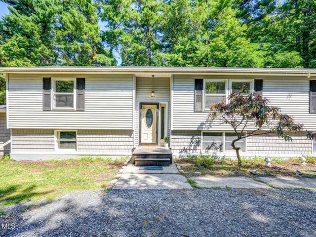 140 Turner Rd, Troy, NY 12182