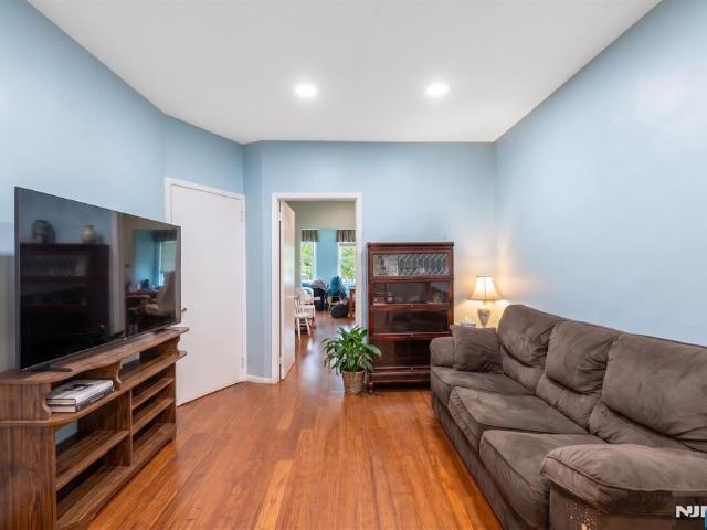 140A Clendenny Avenue