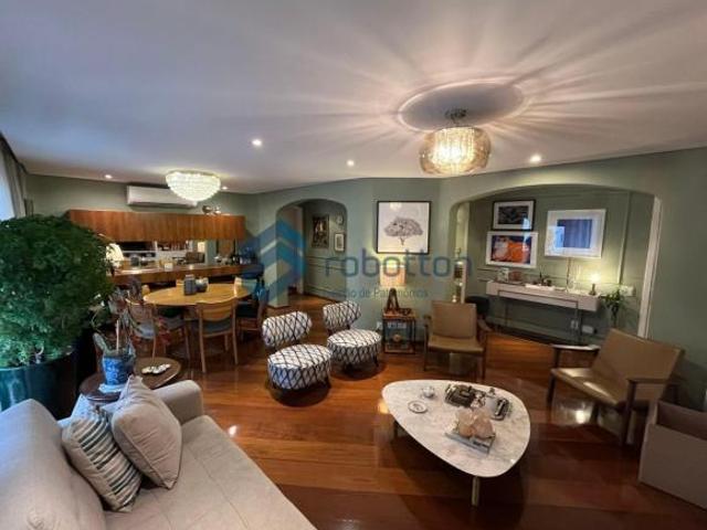 140m2 área útil reformado! 2 vagas!